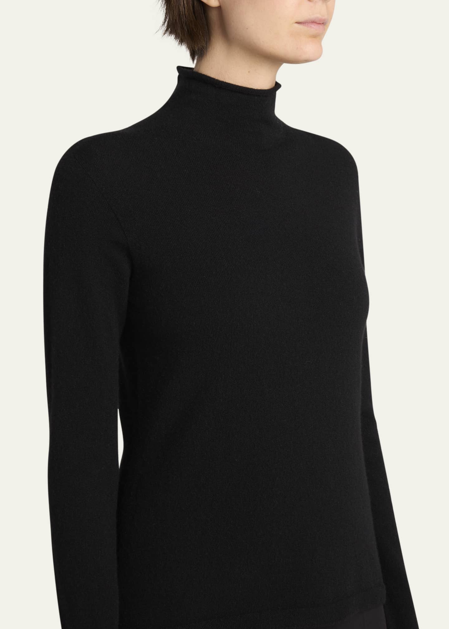 THE ROW Ilmo Fitted Turtleneck Cashmere Top - Bergdorf Goodman