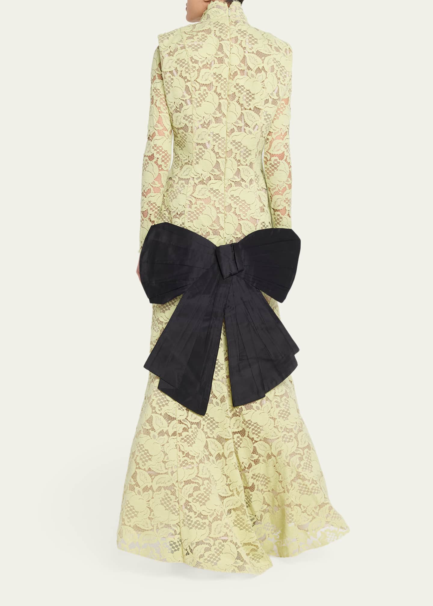 Marc Jacobs Runway Sculptural Lace Long-Sleeve Bow Trumpet Gown ...